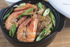 Miến hải sản kiểu Thái (Goong Ob Woonsen) | Candy Can Cook